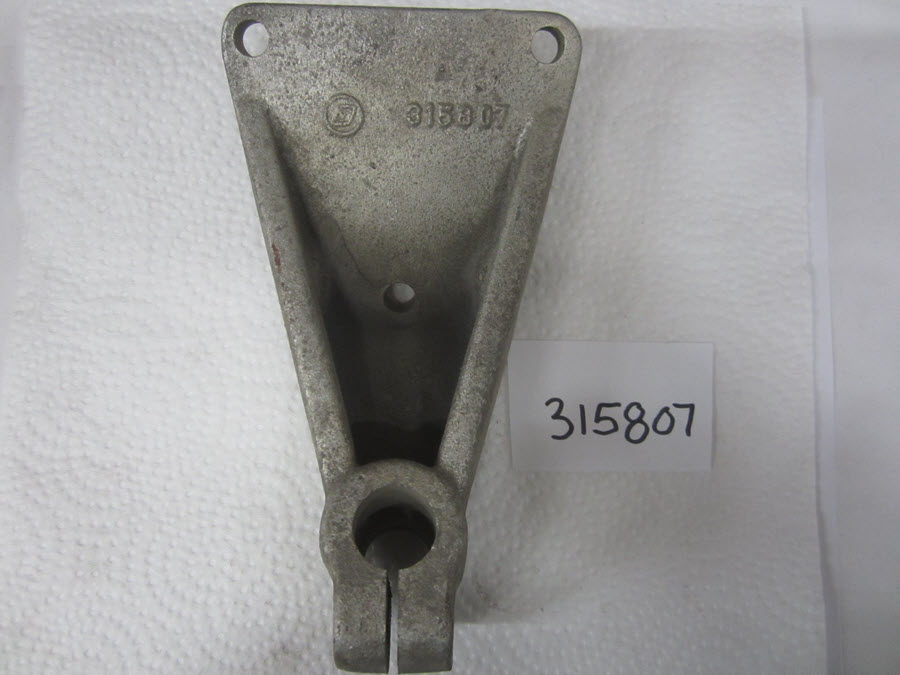 Evinrude Johnson OMC 0315807 - Mount Bracket